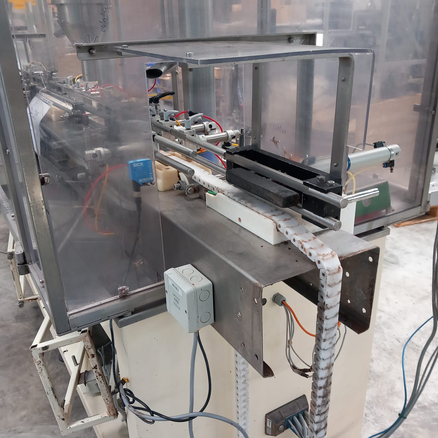 Powder Filling and Closing Machines All-Fill International 200